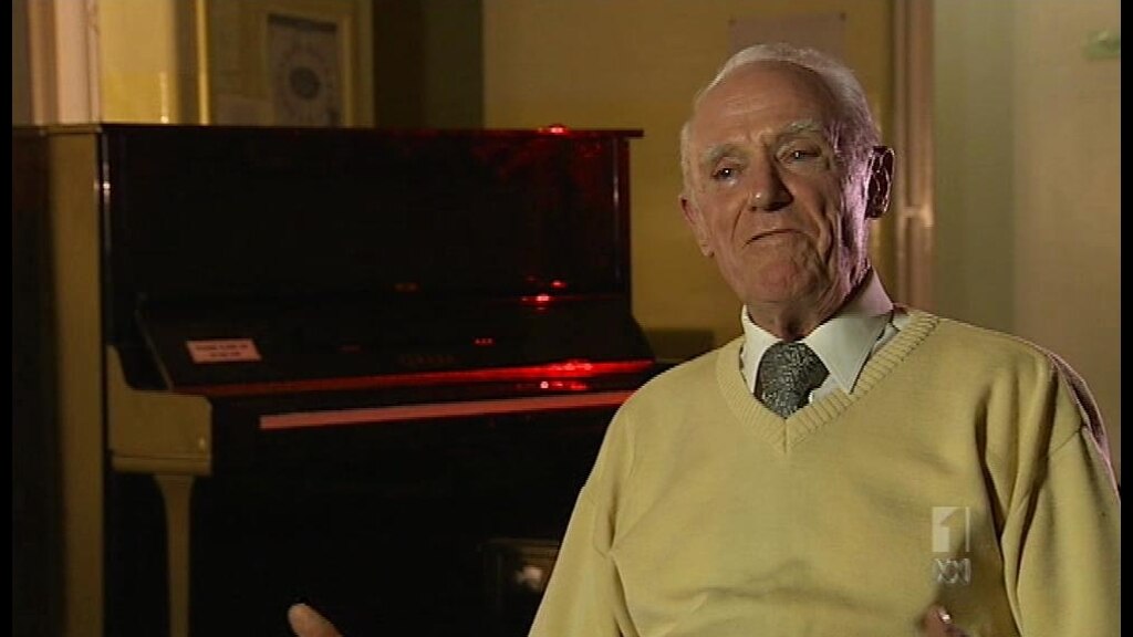 Best of British Concert Master bows out - ABC News