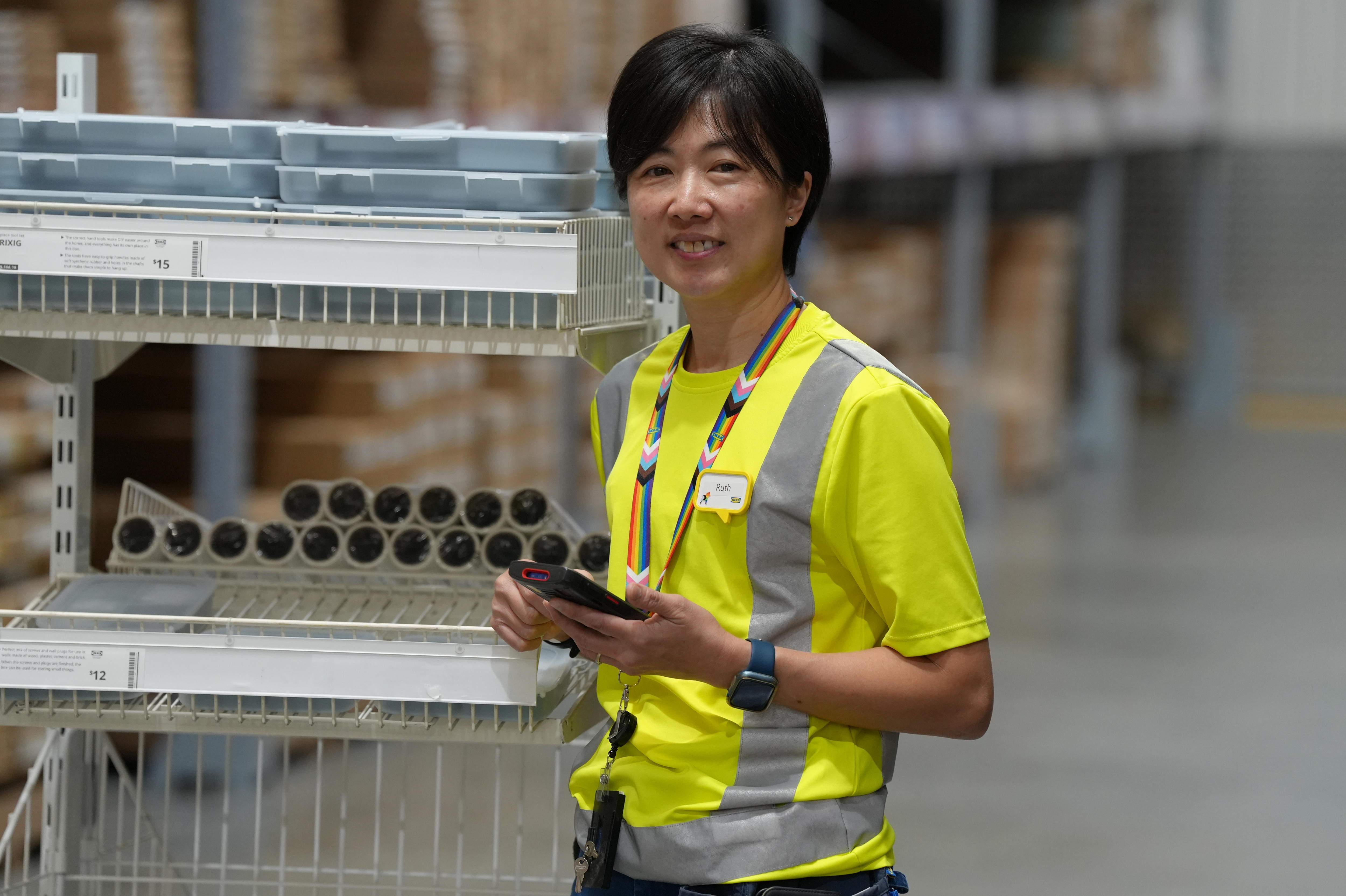 Retail workers take up four-day work week, but union officials say new ...