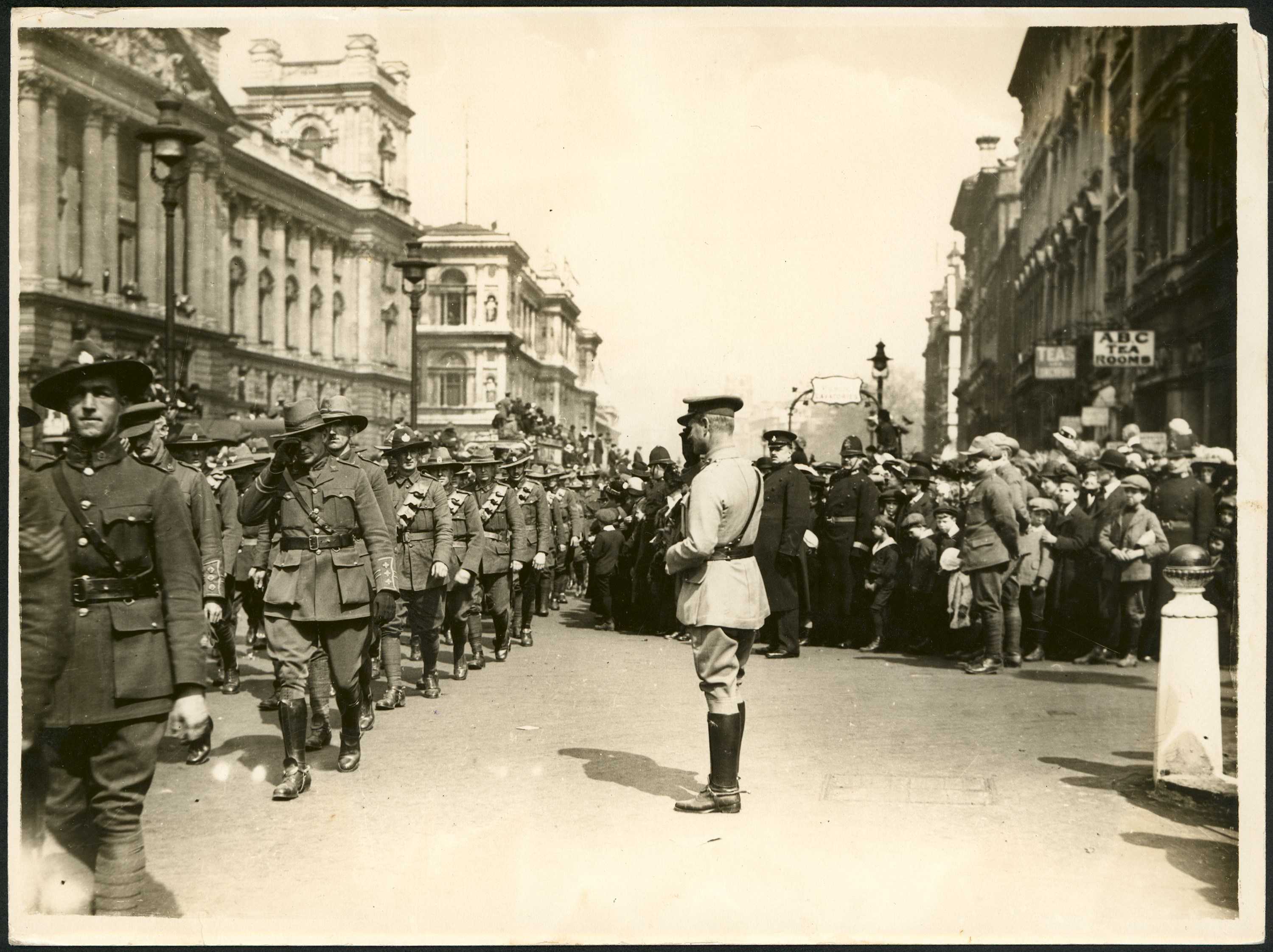 Anzac Day: Did a London parade 'set the tone' for a century of ...