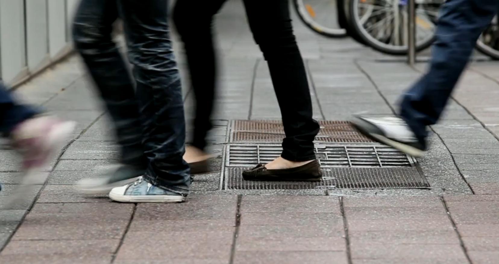 Science behind 'footpath foxtrot' or 'sidewalk shuffle' linked to brain ...