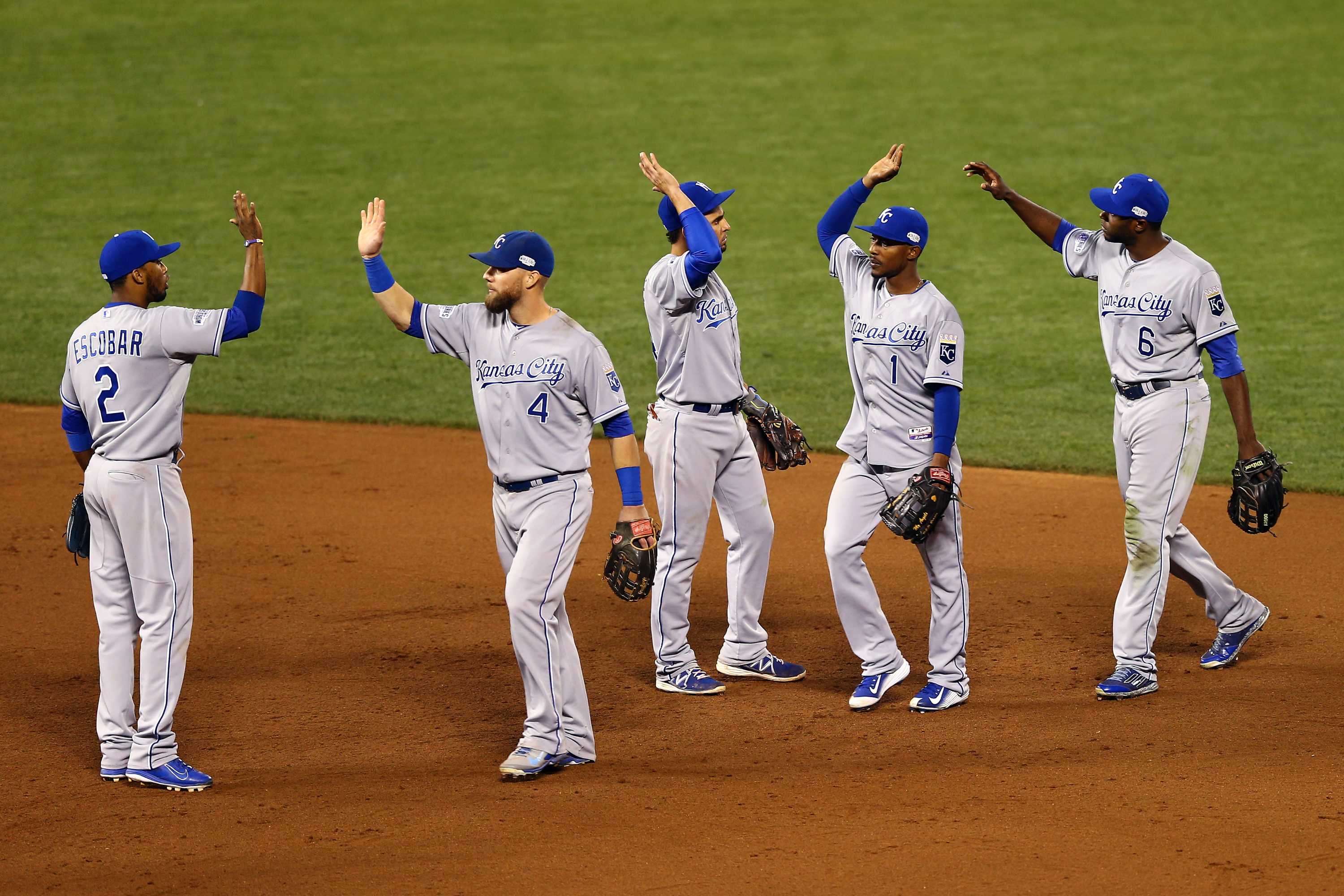World Series: Kansas City Royals beat San Francisco Giants 3-2 in game ...