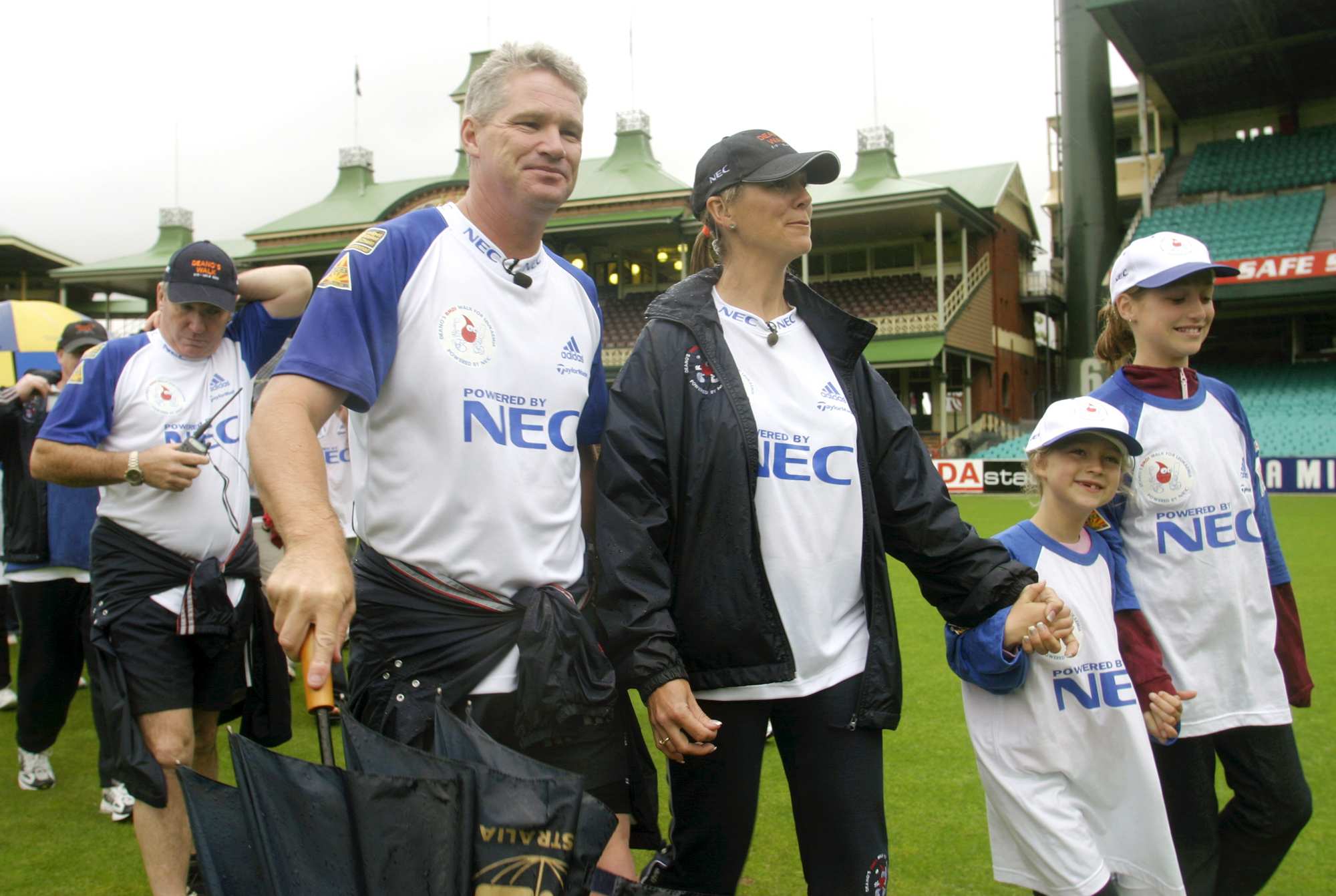 We asked for your memories of cricketing great Dean Jones. These are ...