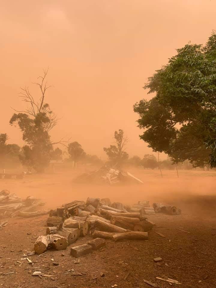 Dust shrouds Sydney as air quality readings in NSW reach 'hazardous ...