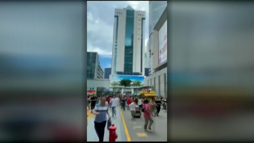 Footage shows shaking of SEG Plaza in China - ABC News