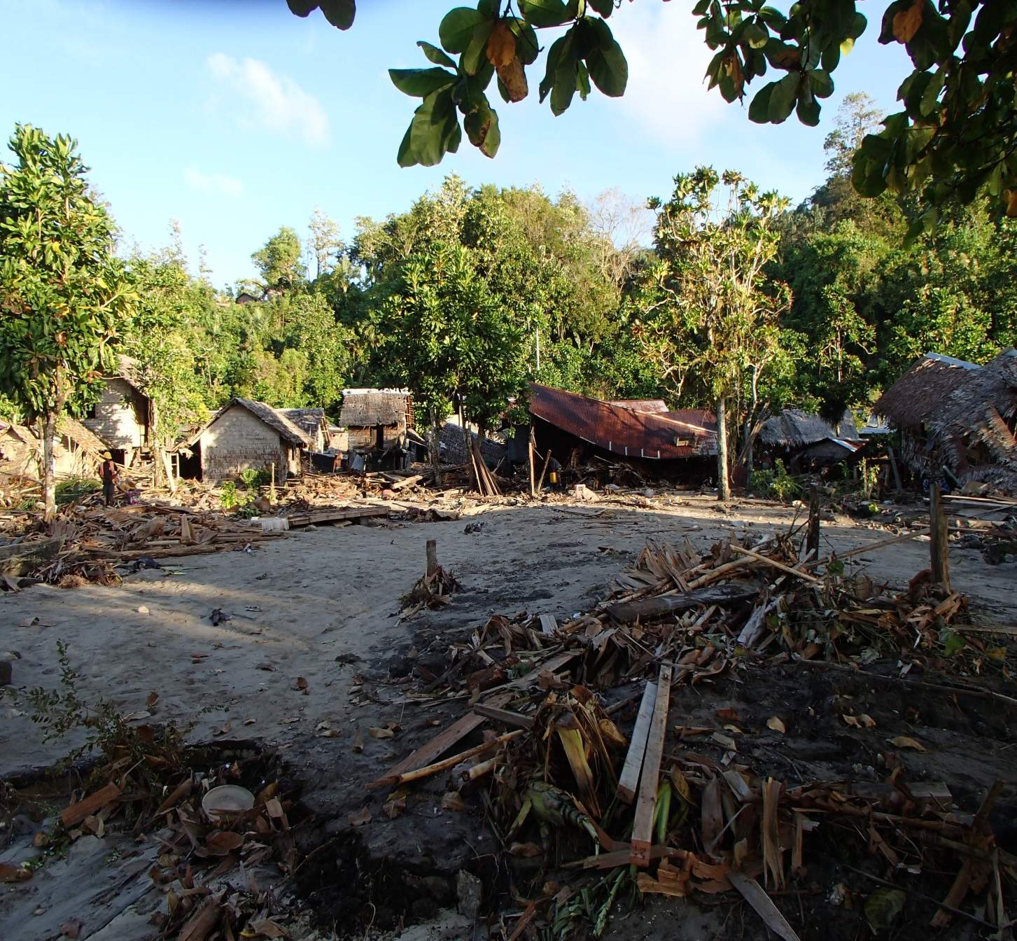 Solomon Islands emergency crews head to tsunami devastated villages ...