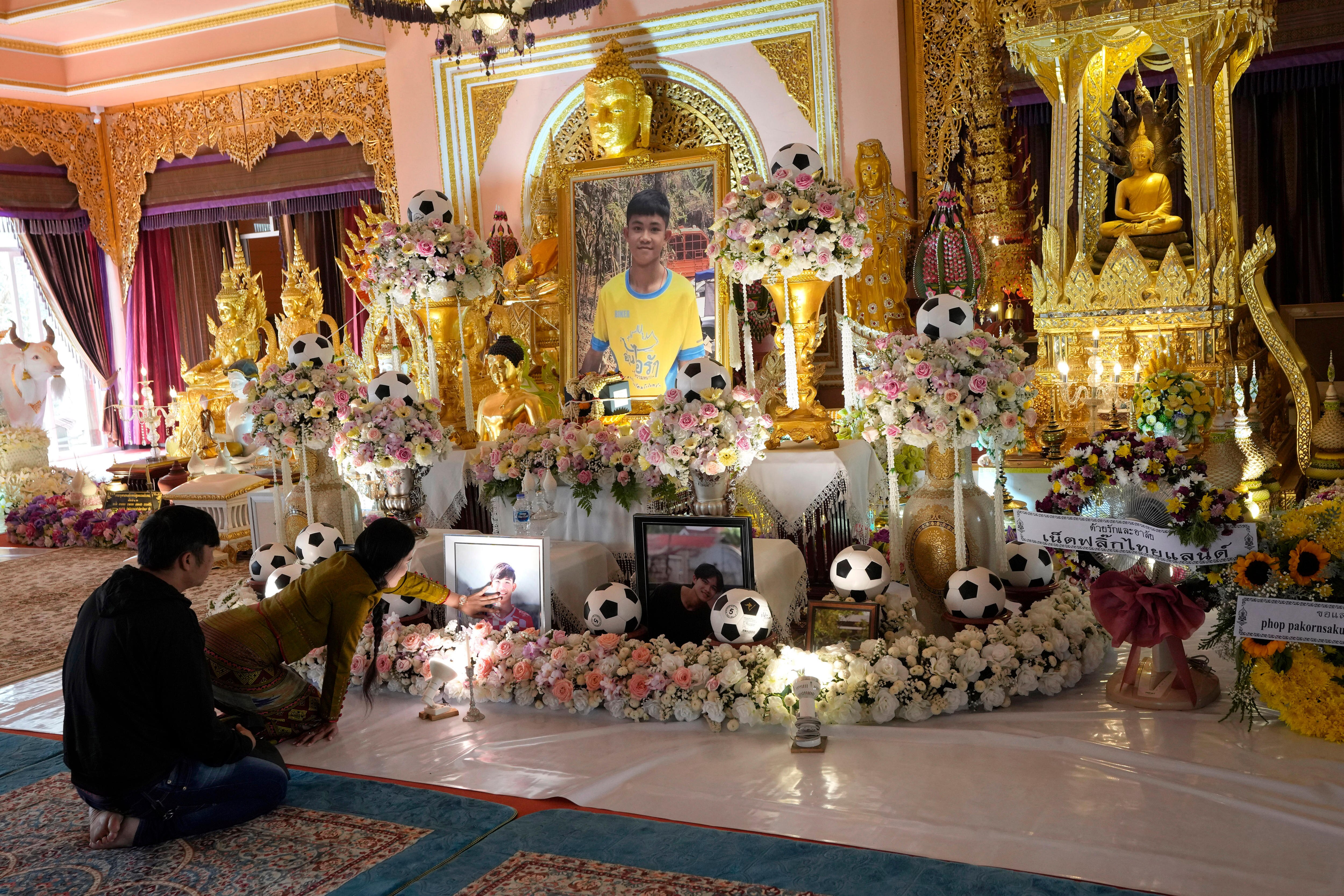 Thai soccer teammates farewell Duangpetch Promthep who was among those ...