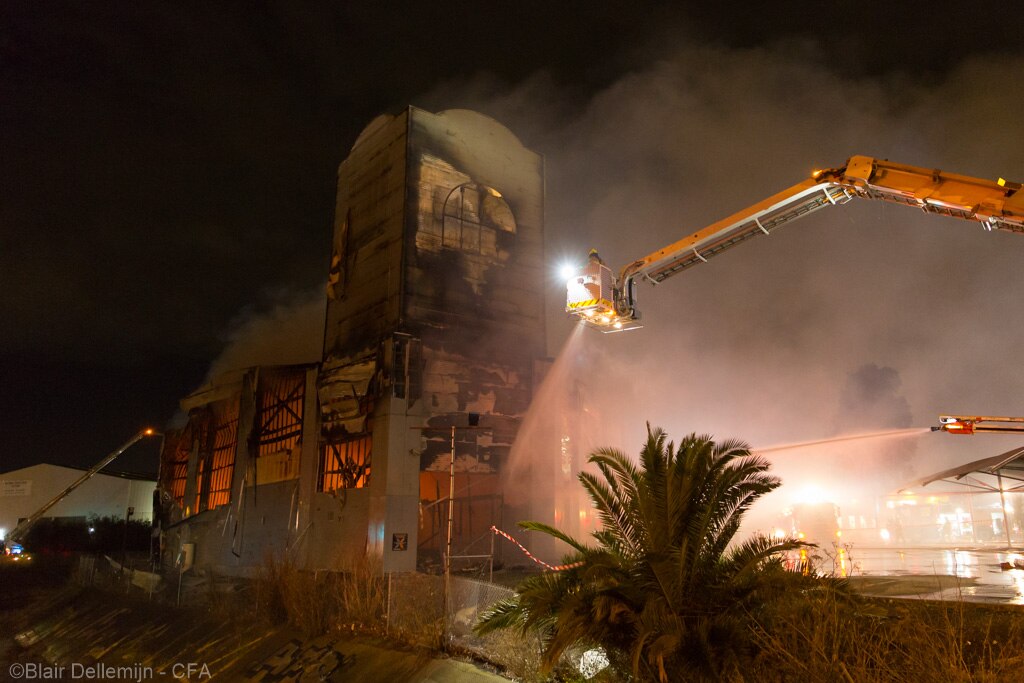 Massive blaze engulfs disused go-kart track at Sunshine North in ...