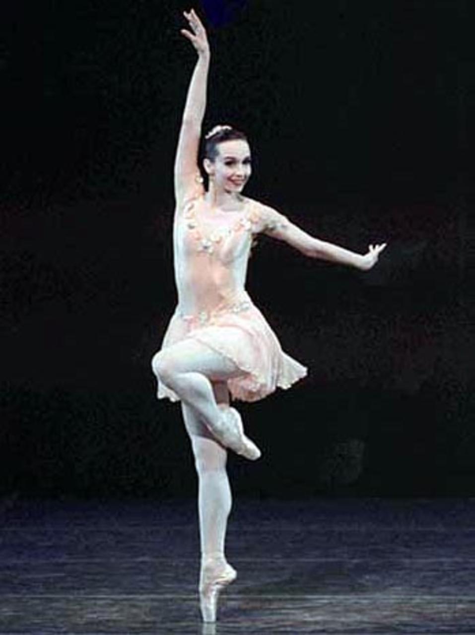 Critic accuses ballerina of being fat - ABC News