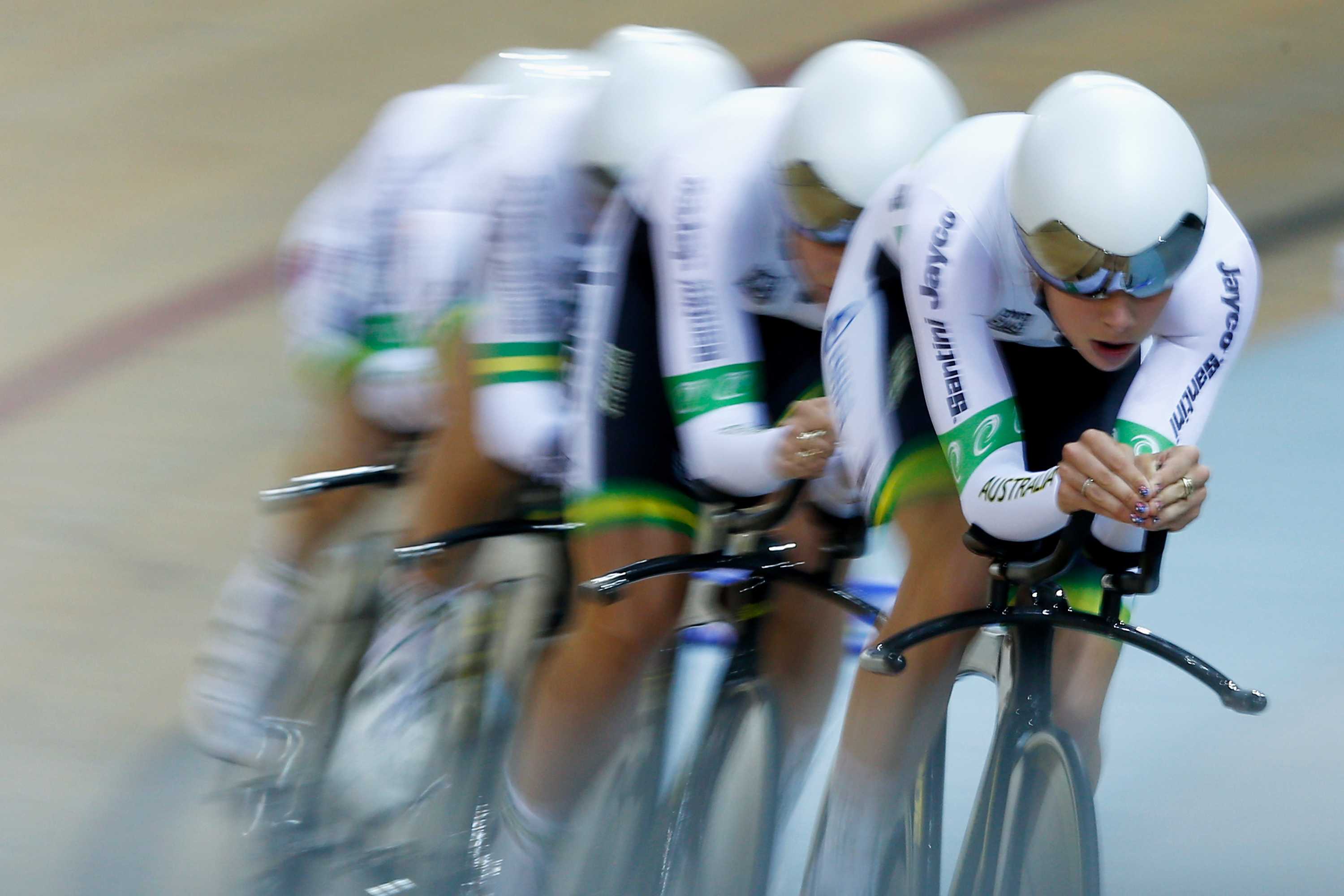 Australia sets world record in winning gold in the women's team pursuit ...