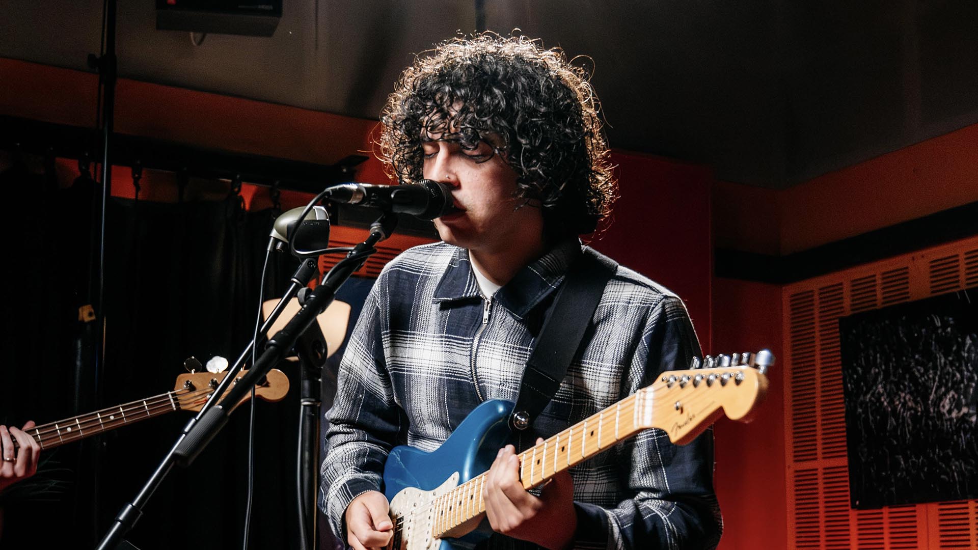 Kian covers Weezer's 'Island In The Sun' for Like A Version - triple j