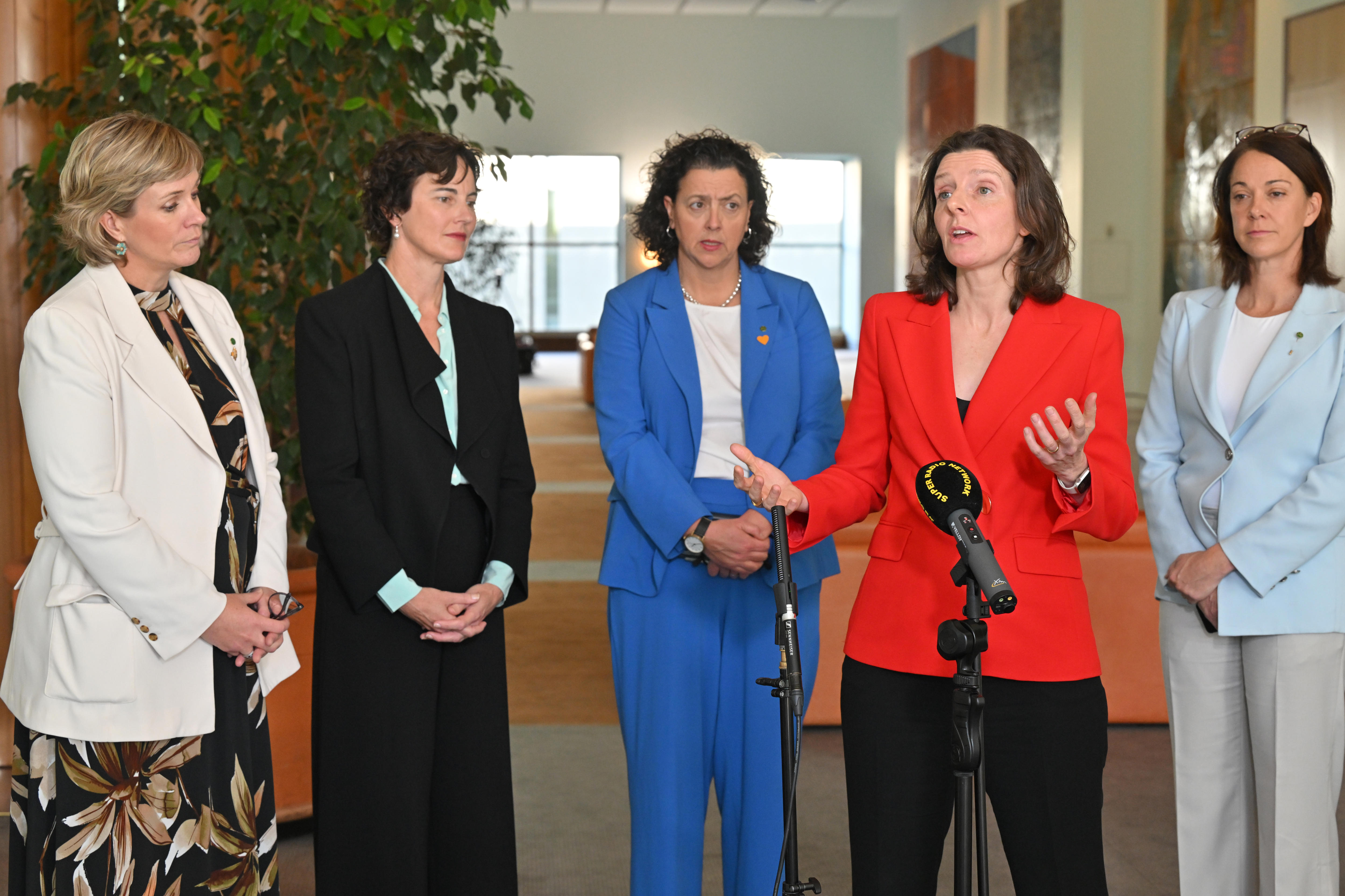 Independents would push to end 'taboo' on tax reform in minority ...