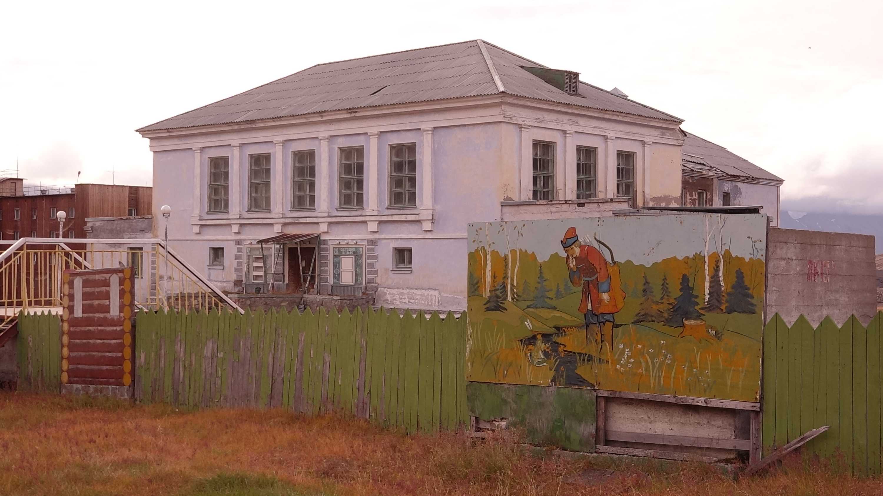 Sovietworld: Abandoned Arctic outpost reborn as retro tourist ...