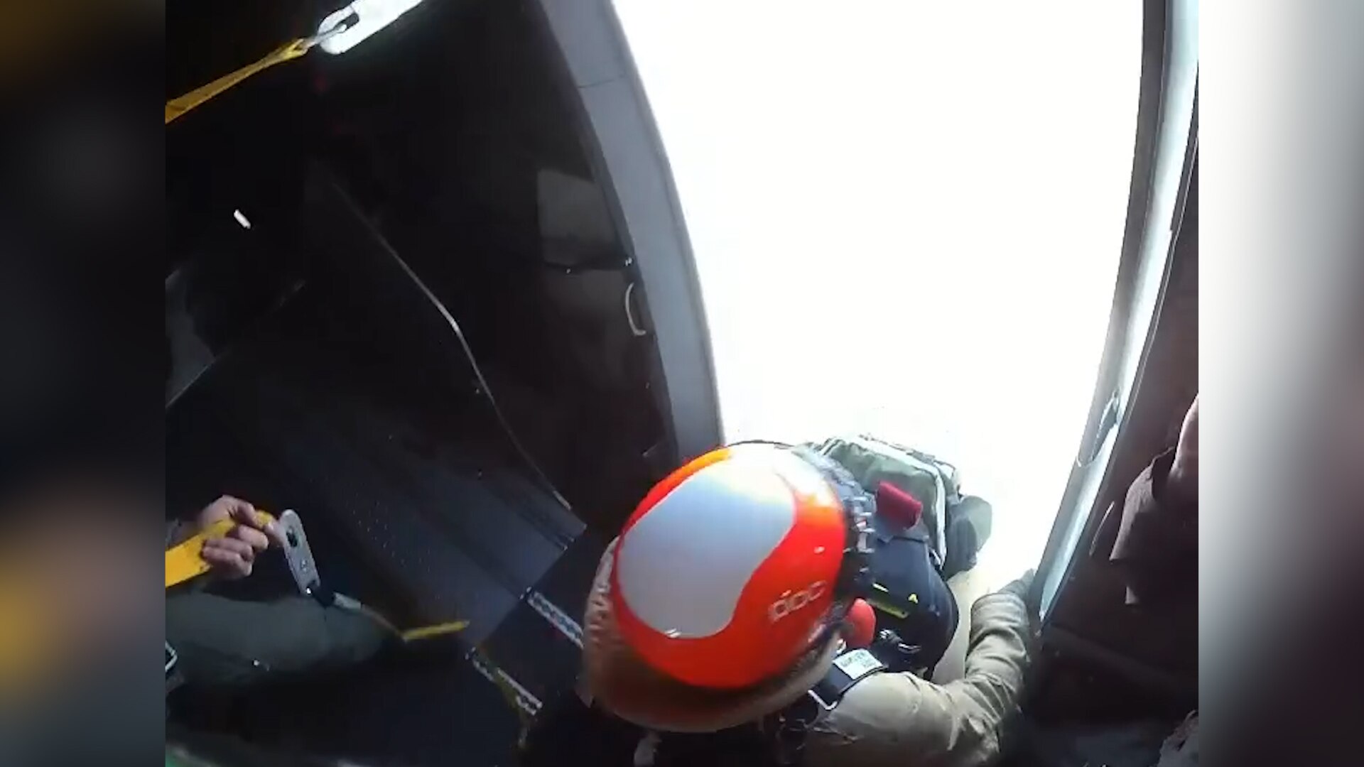 Smokejumpers deploy to fight a remote fire. - ABC News