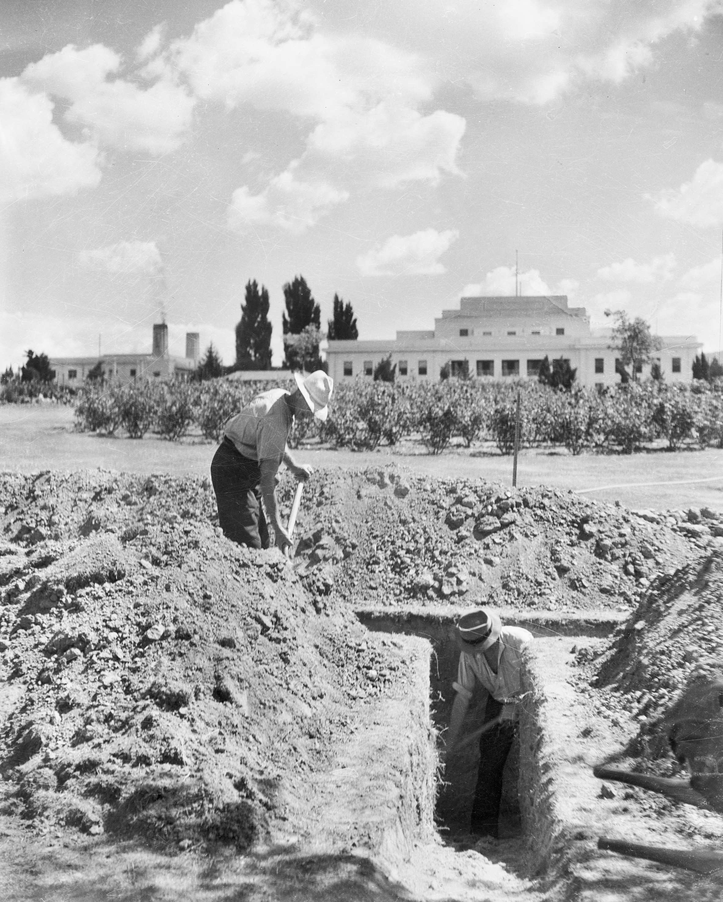 War Memorial salutes Canberra's military heritage - ABC News