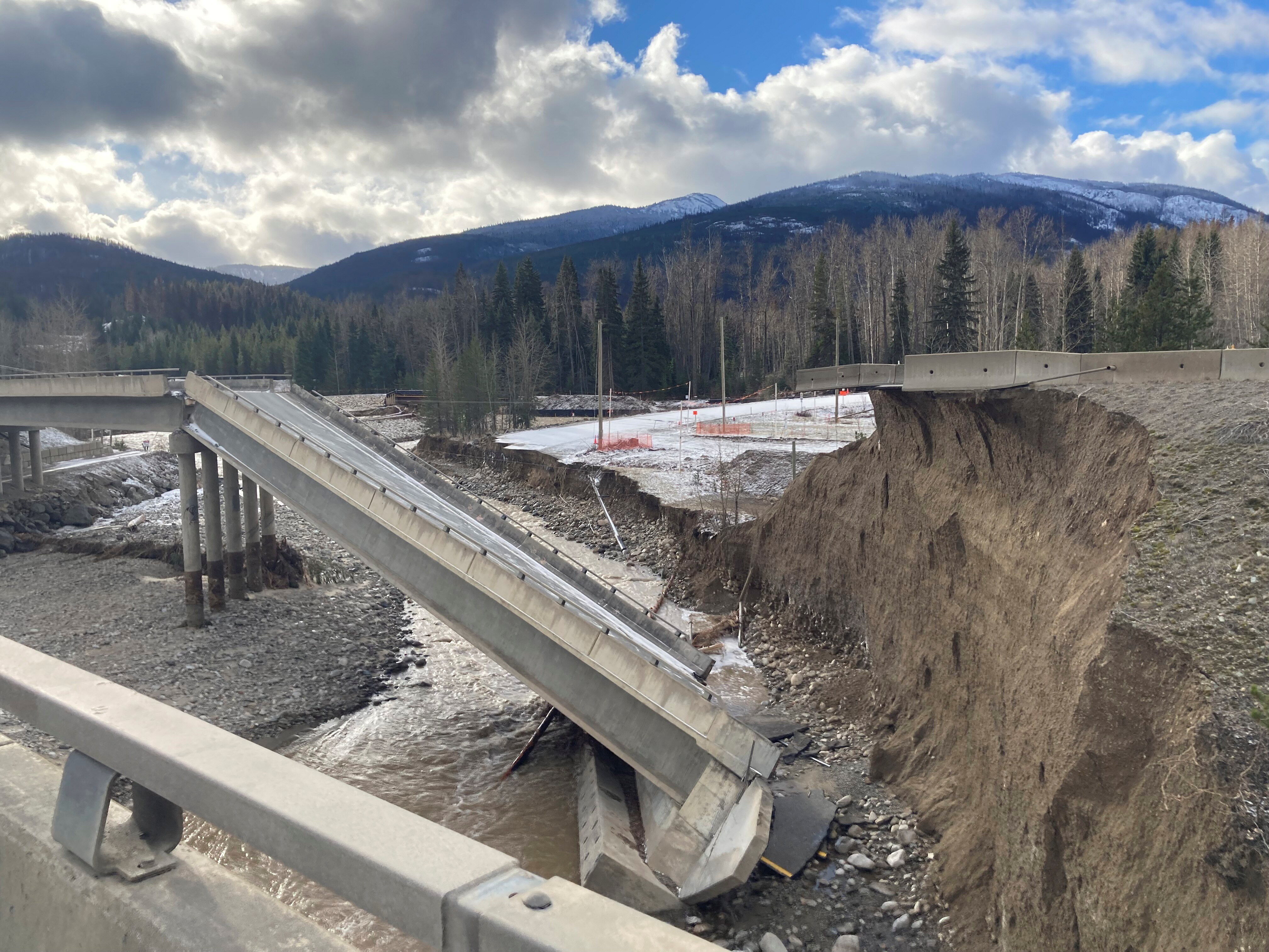 Death toll from British Columbia flood set to rise, Canadian government ...