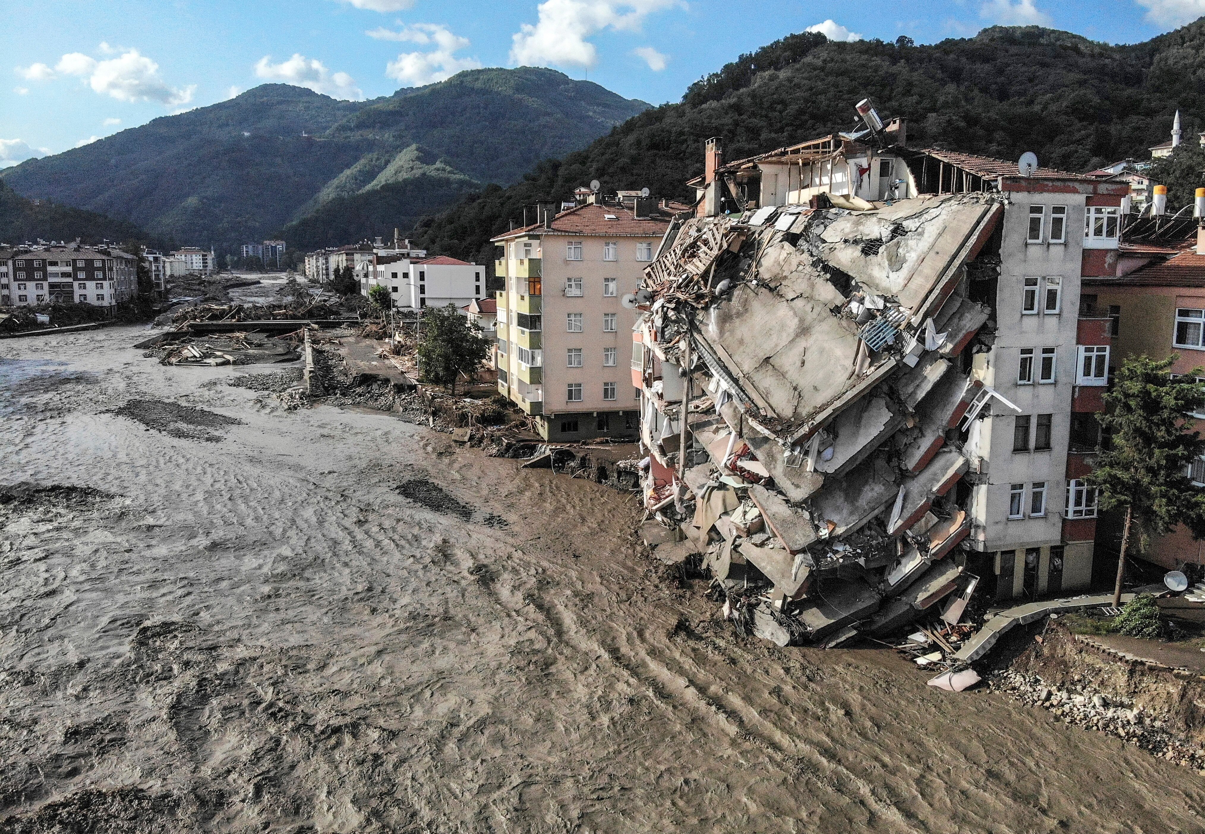 Northern Turkey 'disaster' floods death toll rises to 44, hundreds ...