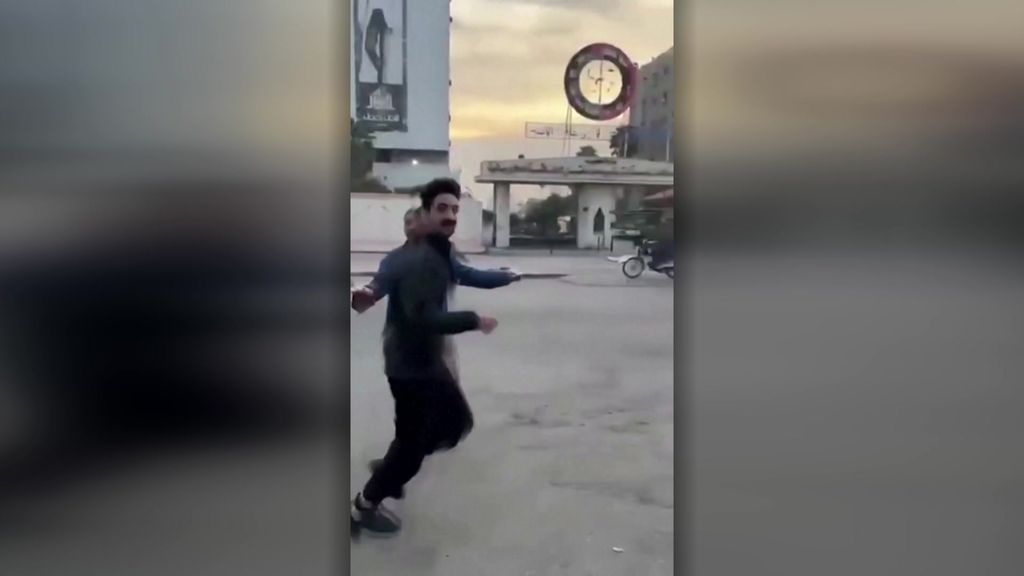 Allegedly freed prisoners running through Damascus streets in ...