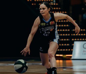 Bendigo's Kelly Wilson makes WNBL history, with 400-game milestone ...