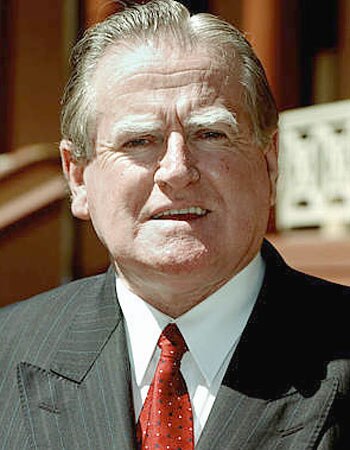 Fred Nile's fiancee in push for Torbay seat - ABC News