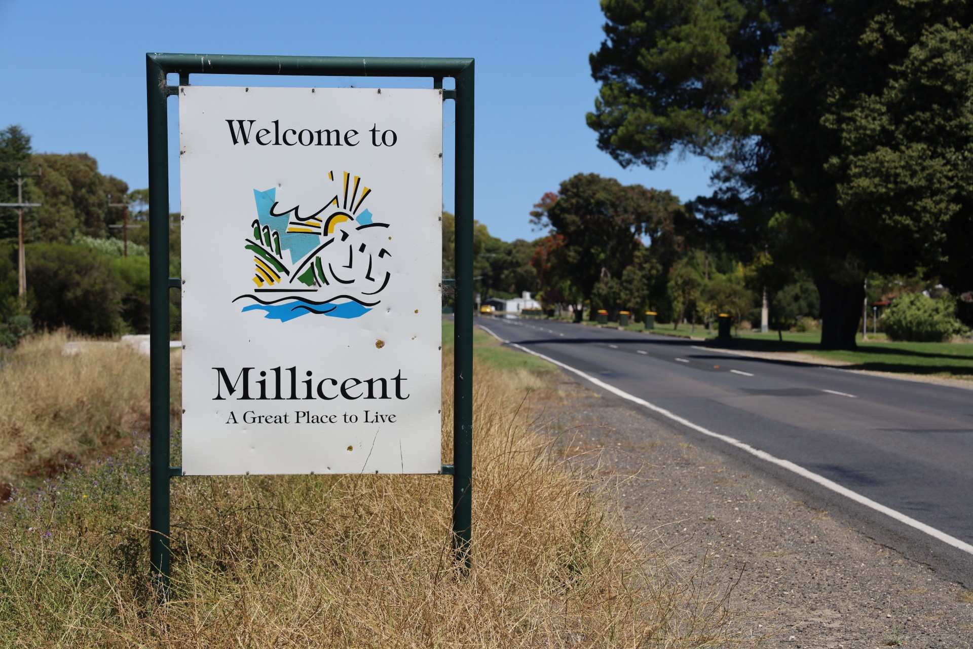 Telstra apologises to residents and businesses in Millicent after four ...
