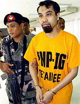 Three dead as troops hunt down escaped JI bomber in Philippines - ABC News