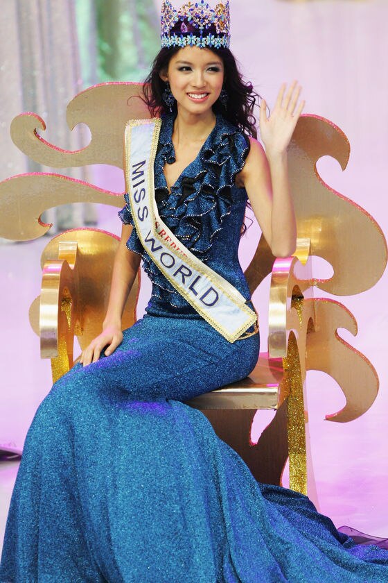 Miss China on top of the world - ABC News