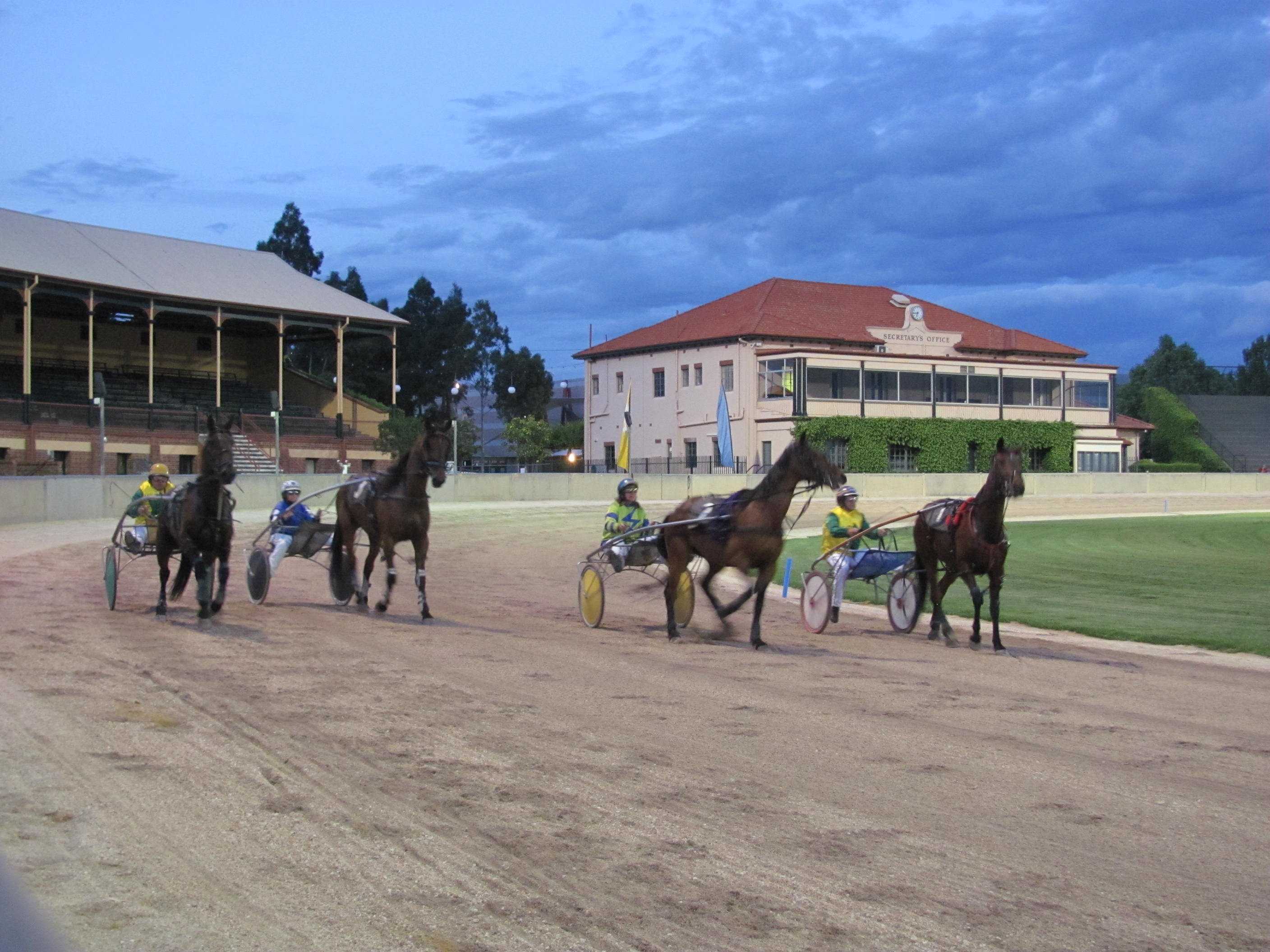 Wayville Trots Retro Night - ABC Adelaide