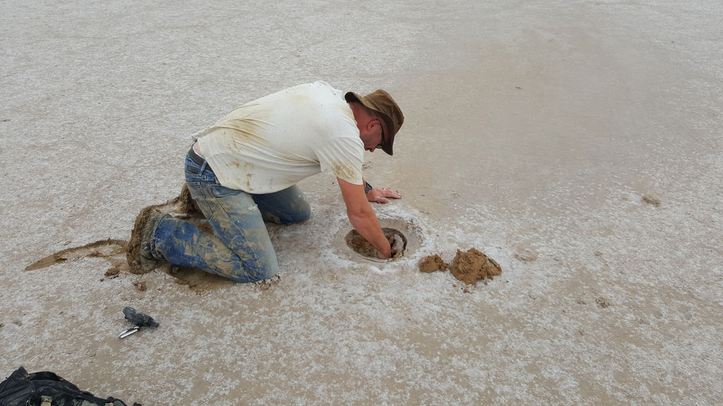 Lake Eyre meteorite 'Crown property', researchers required to hand ...
