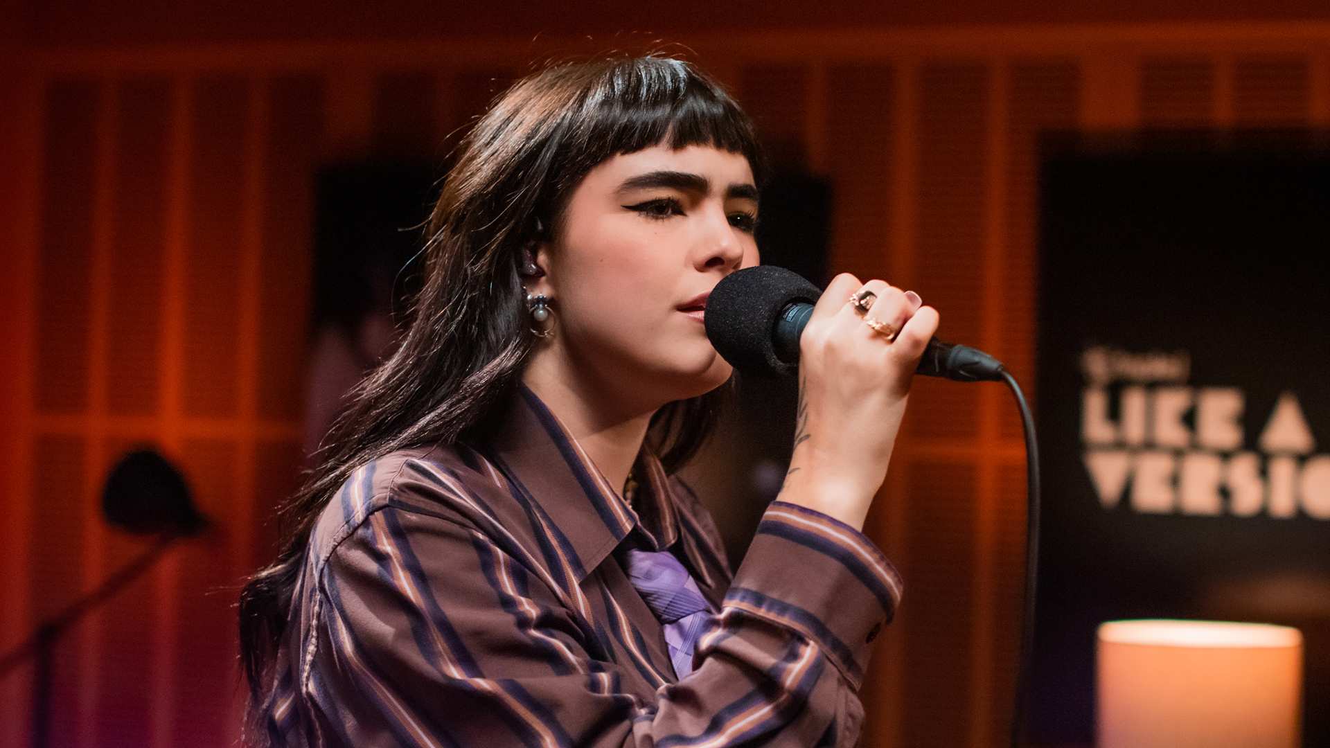 BENEE covers Ariana Grande 'God is a woman' for Like A Version [2022 ...