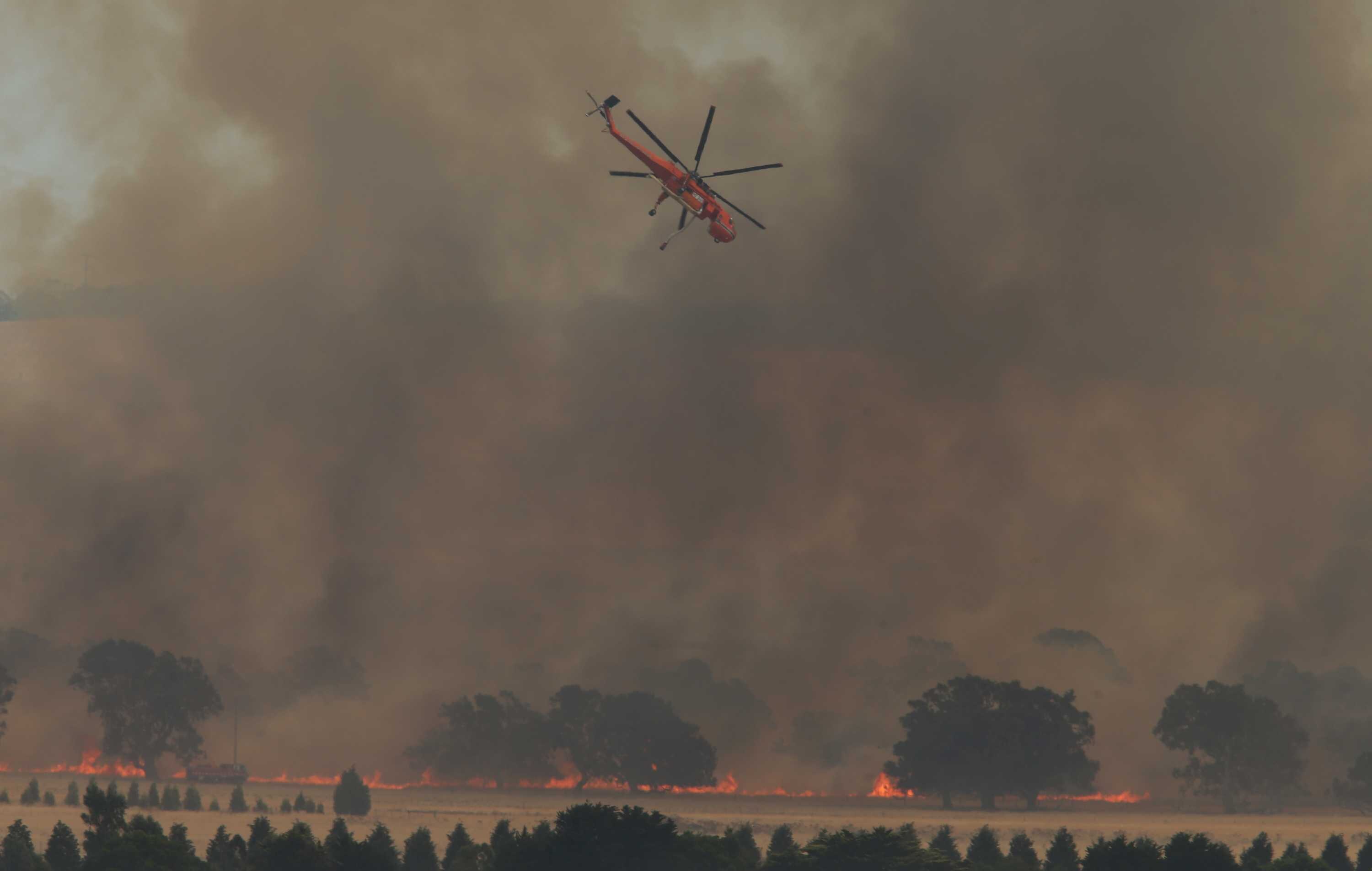 As it happened: Fire crews battle bushfires burning across Victoria ...