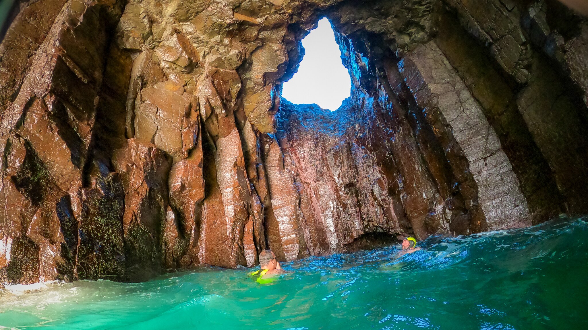 Underwater photographer Scott Gutterson explores Kiama Blowhole's ocean ...