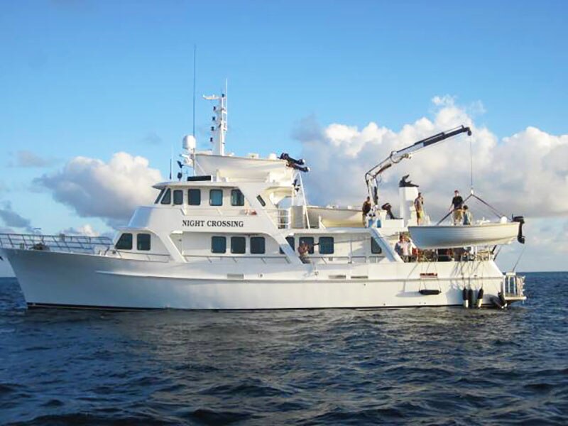 Crewman still missing from charter boat off central Queensland - ABC News