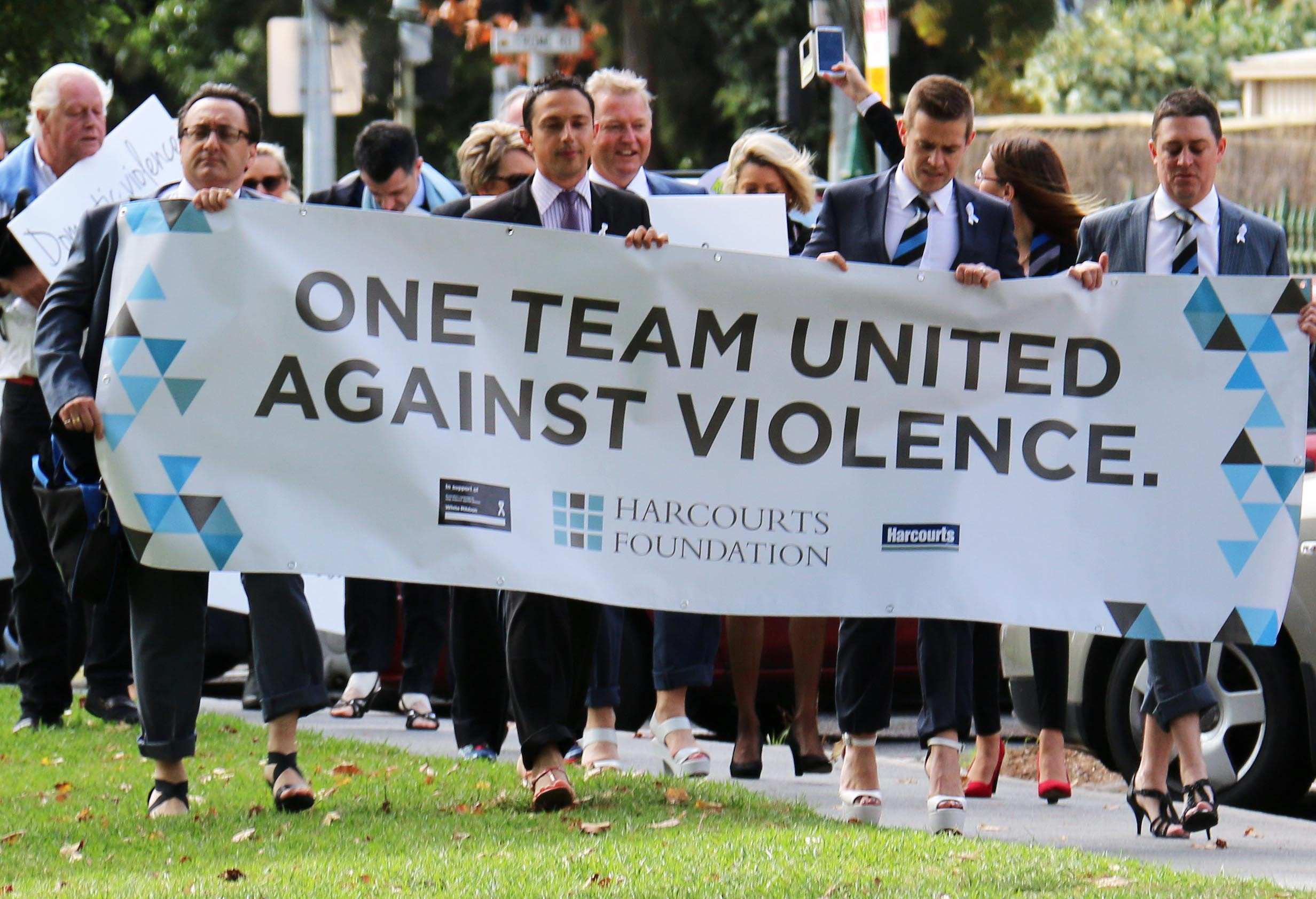 Men don high heels in Adelaide march against domestic violence - ABC News