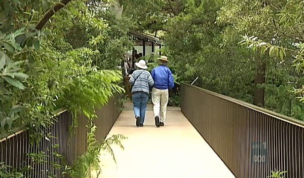 Water lifeline for Botanic Gardens - ABC News