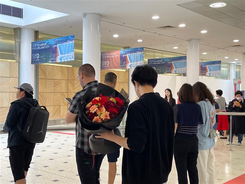 现场！入境检测新规今起生效，首批中国乘客落地澳洲机场！有华人父母来澳团聚过春节！（多图）