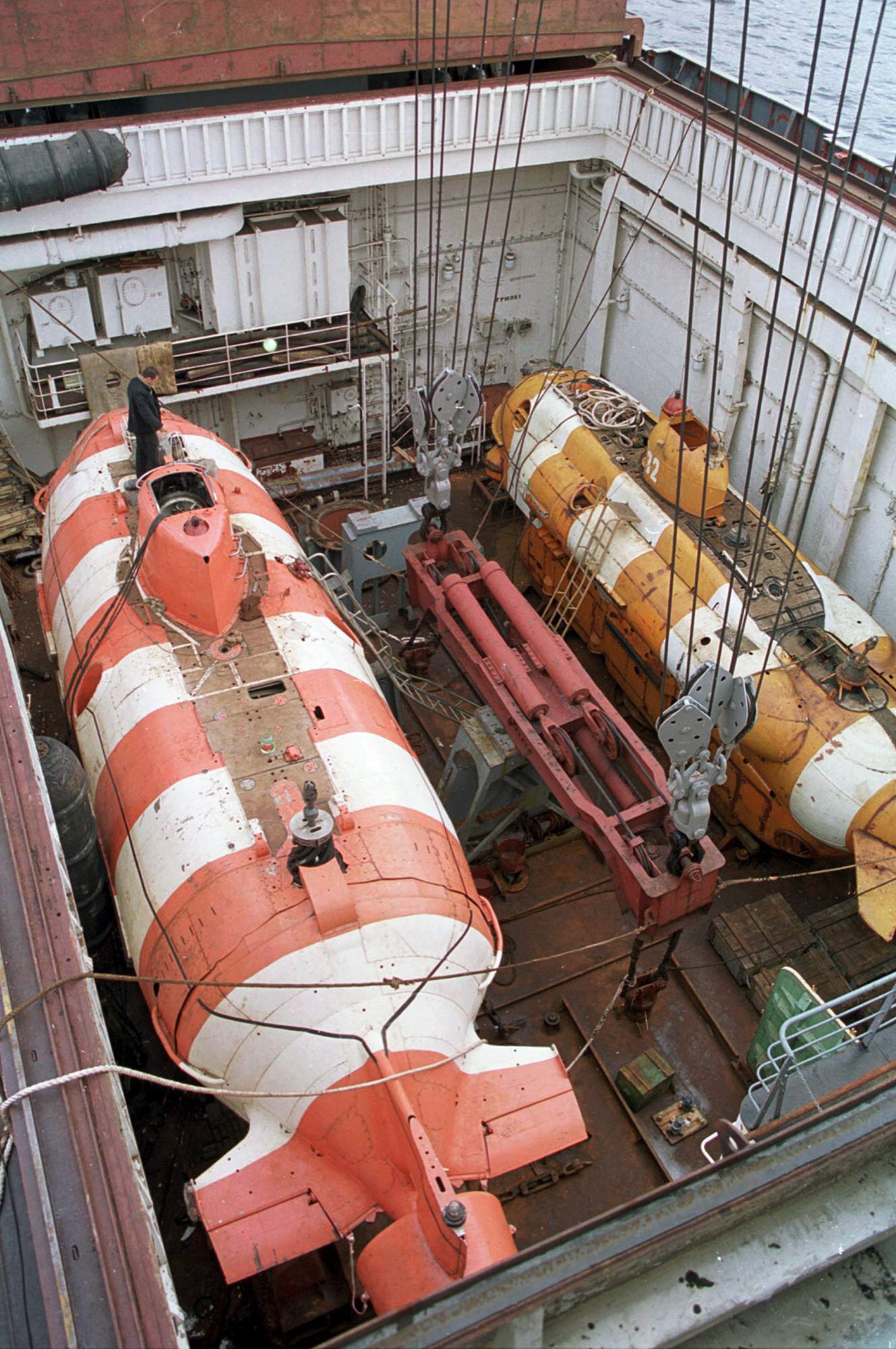 Fire on 'top secret Russian mini-submarine' kills 14 sailors, Vladimir ...