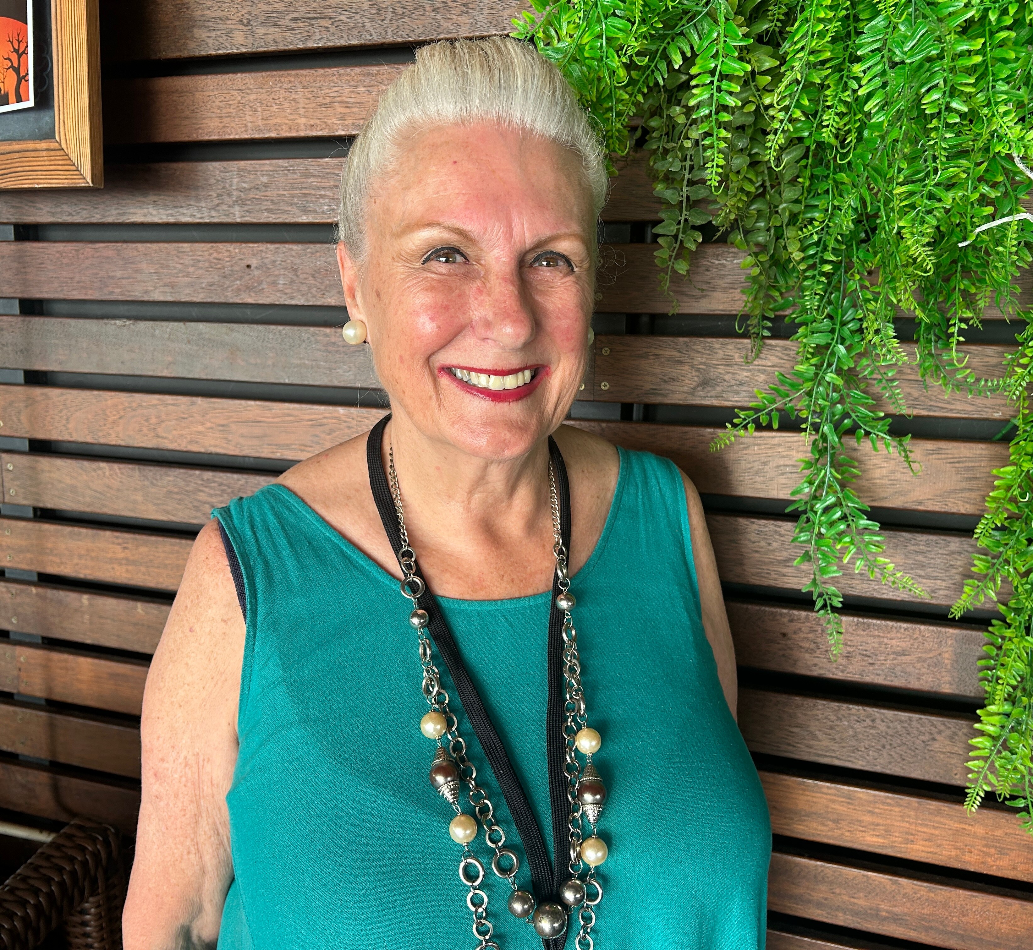 International workers show visitors around Australia as tour guide ...