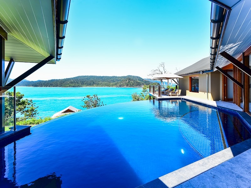 Fire destroys luxury home where George Clooney once stayed on Hamilton ...