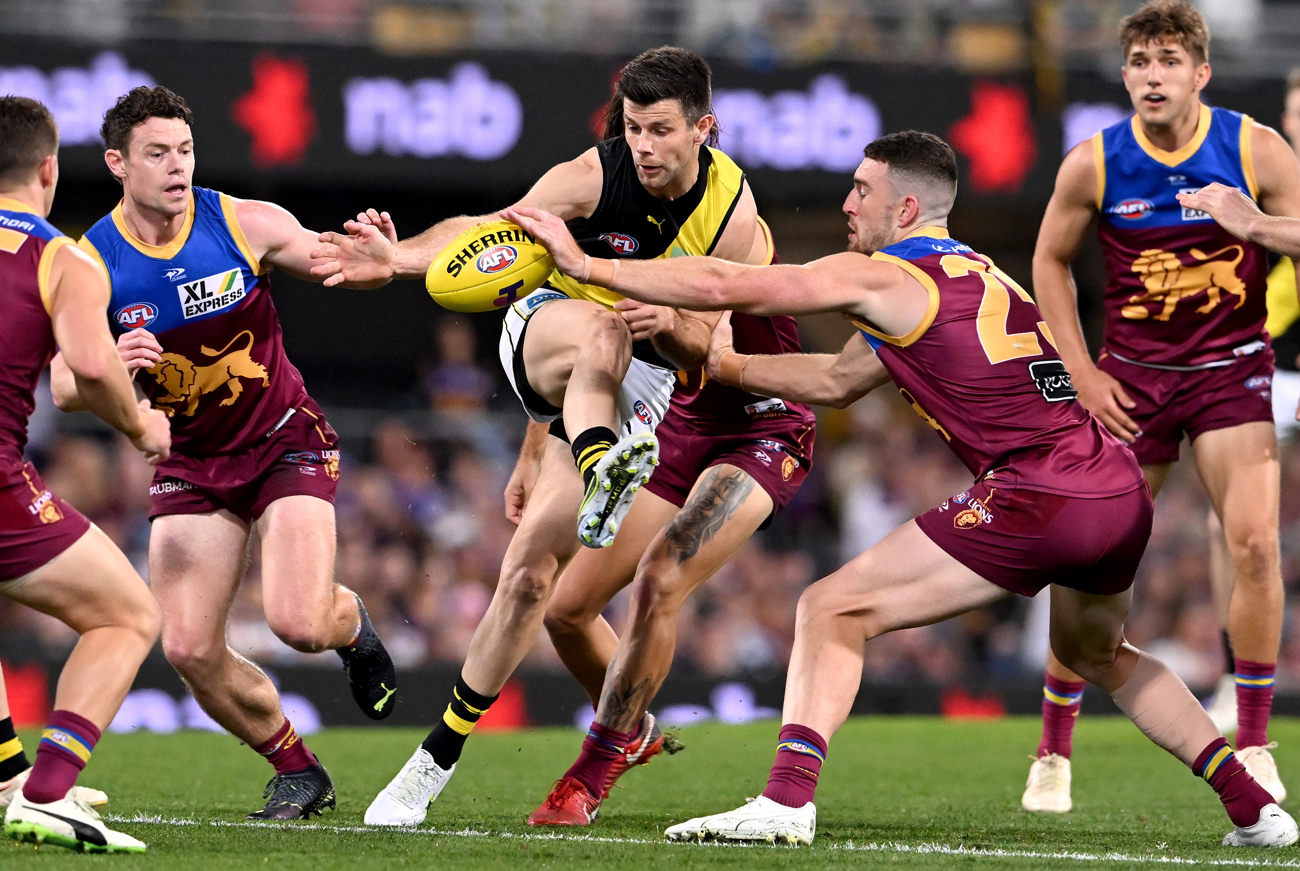 Brisbane beat Richmond by two points with Joe Daniher goal clinching ...