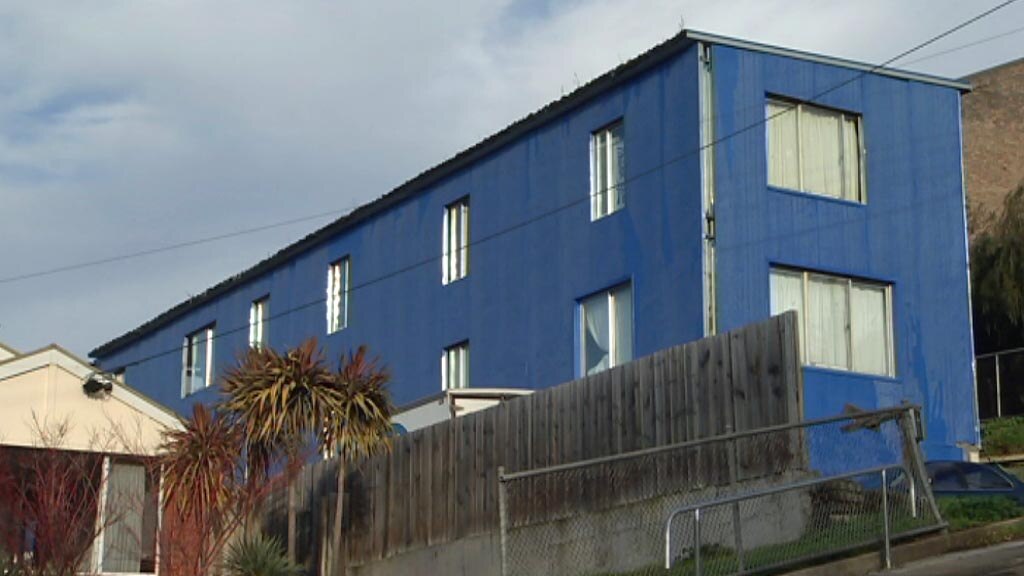 Hobart 'blue box' house owner fined over council compliance snub - ABC News