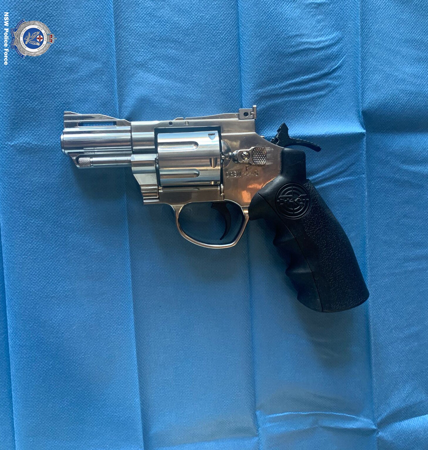 CCTV footage shows attempted armed home invasion at Lithgow home - ABC News