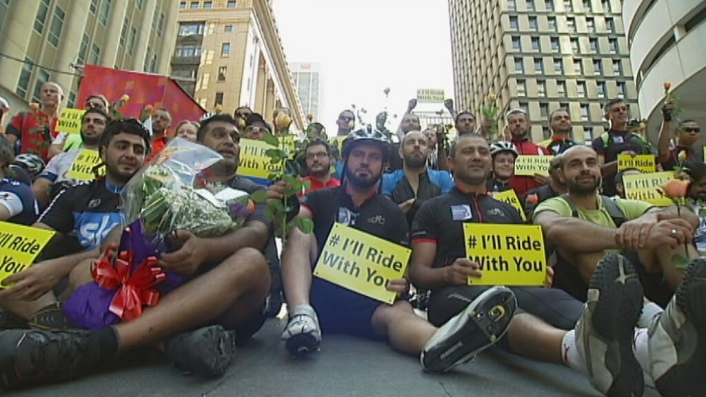 Sydney cyclists hold commemorative bike ride for Martin Place siege ...