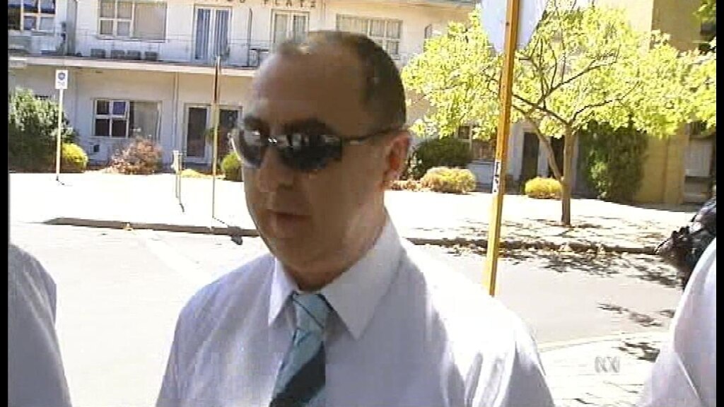 Officer avoids jail over drug charges - ABC News