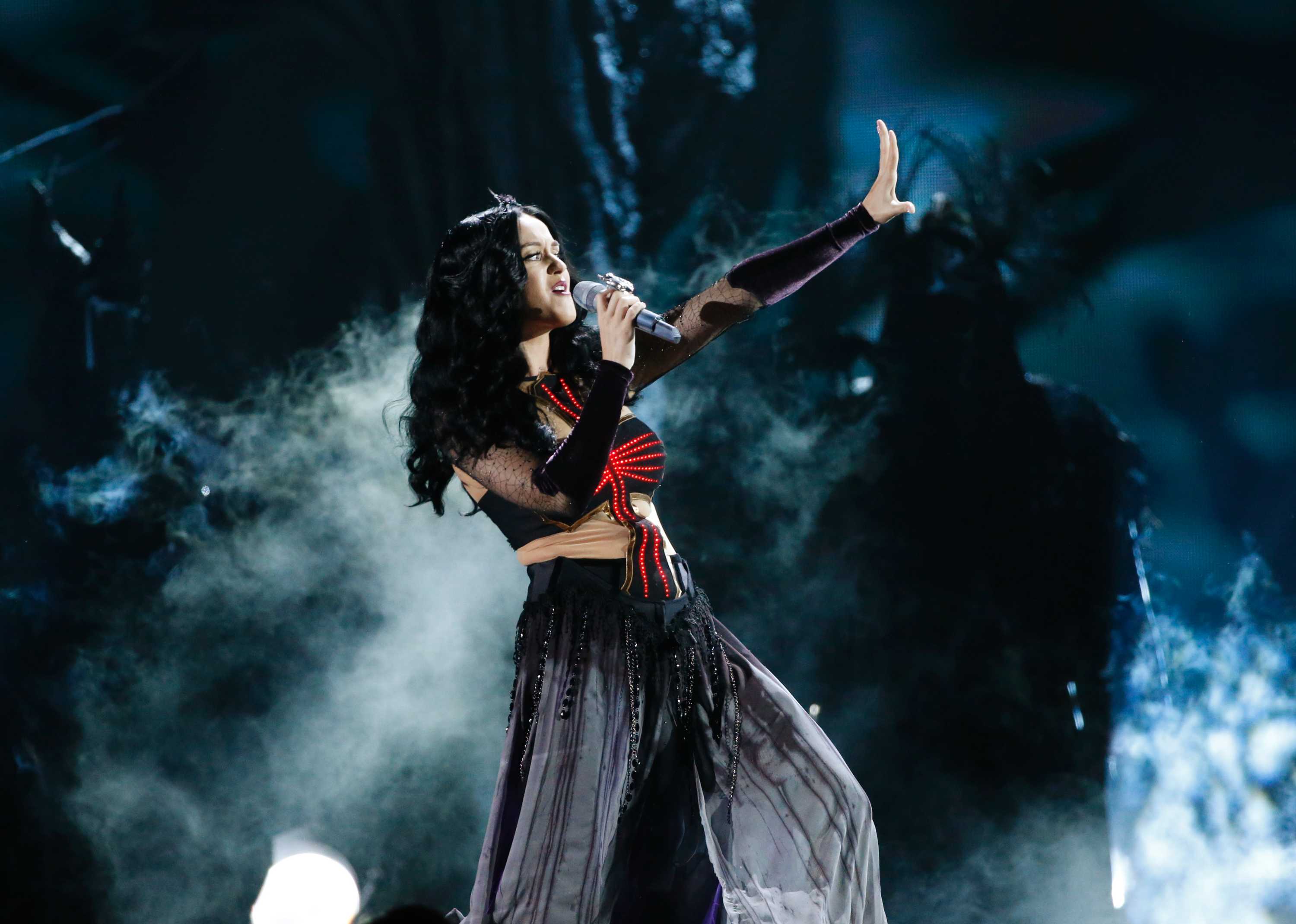 Katy Perry shouts out the Premier at first Adelaide concert - ABC listen