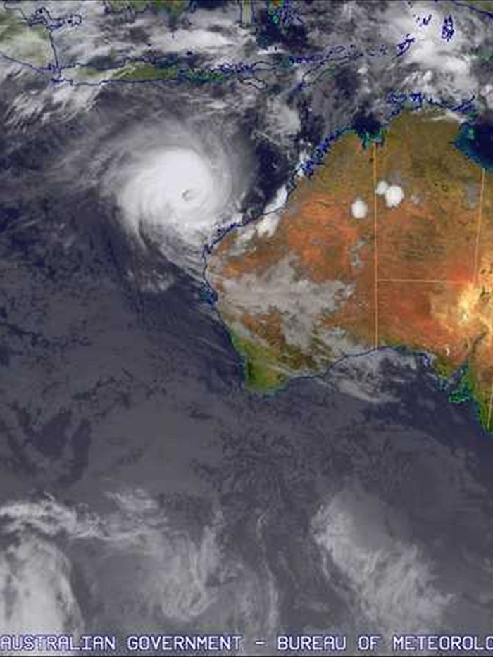 Cyclone Narelle intensifies as fishers pull in boats - ABC News