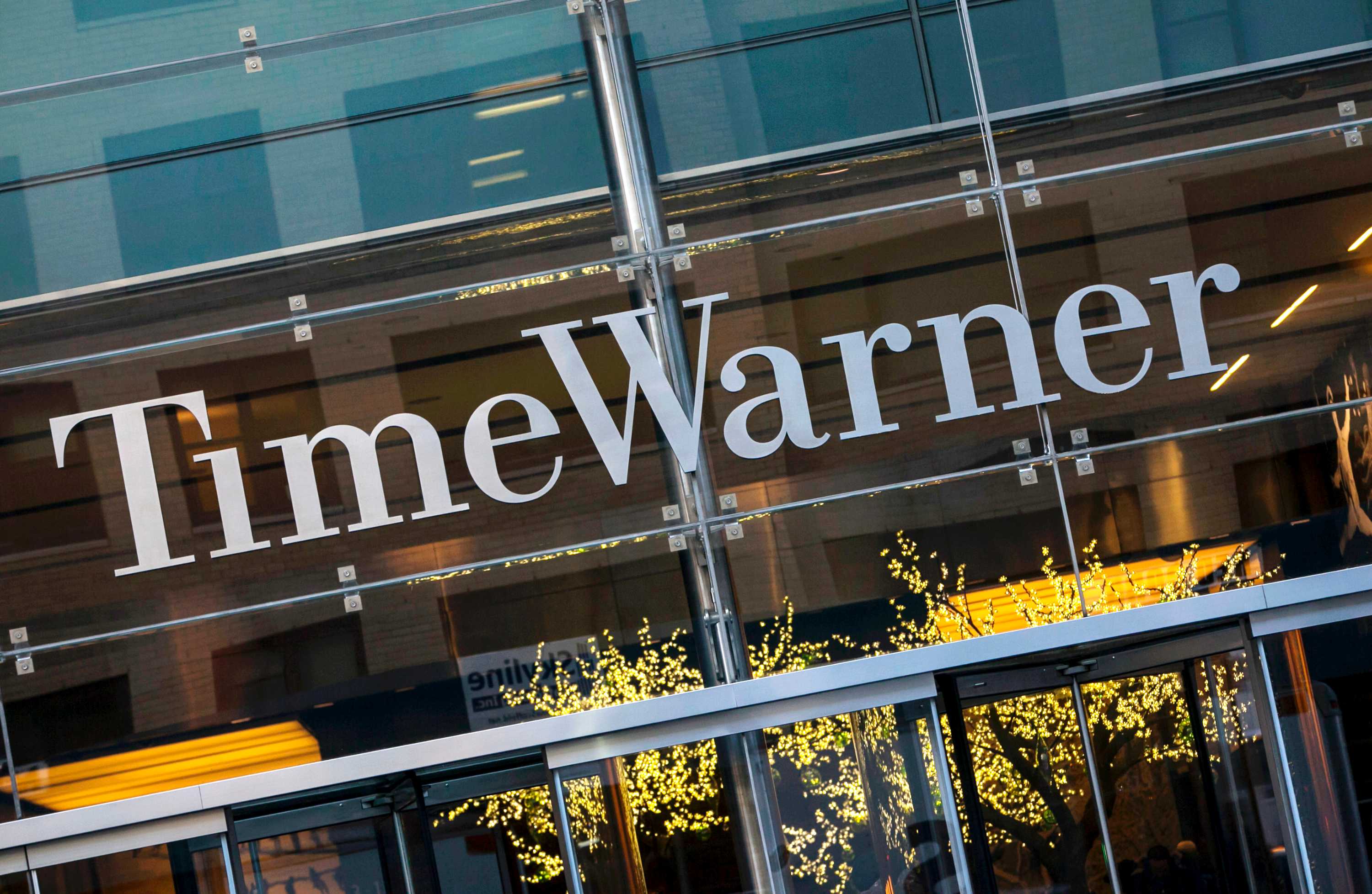 AT&T agrees to buy Time Warner, owner of HBO, Warner Bros and CNN, for ...