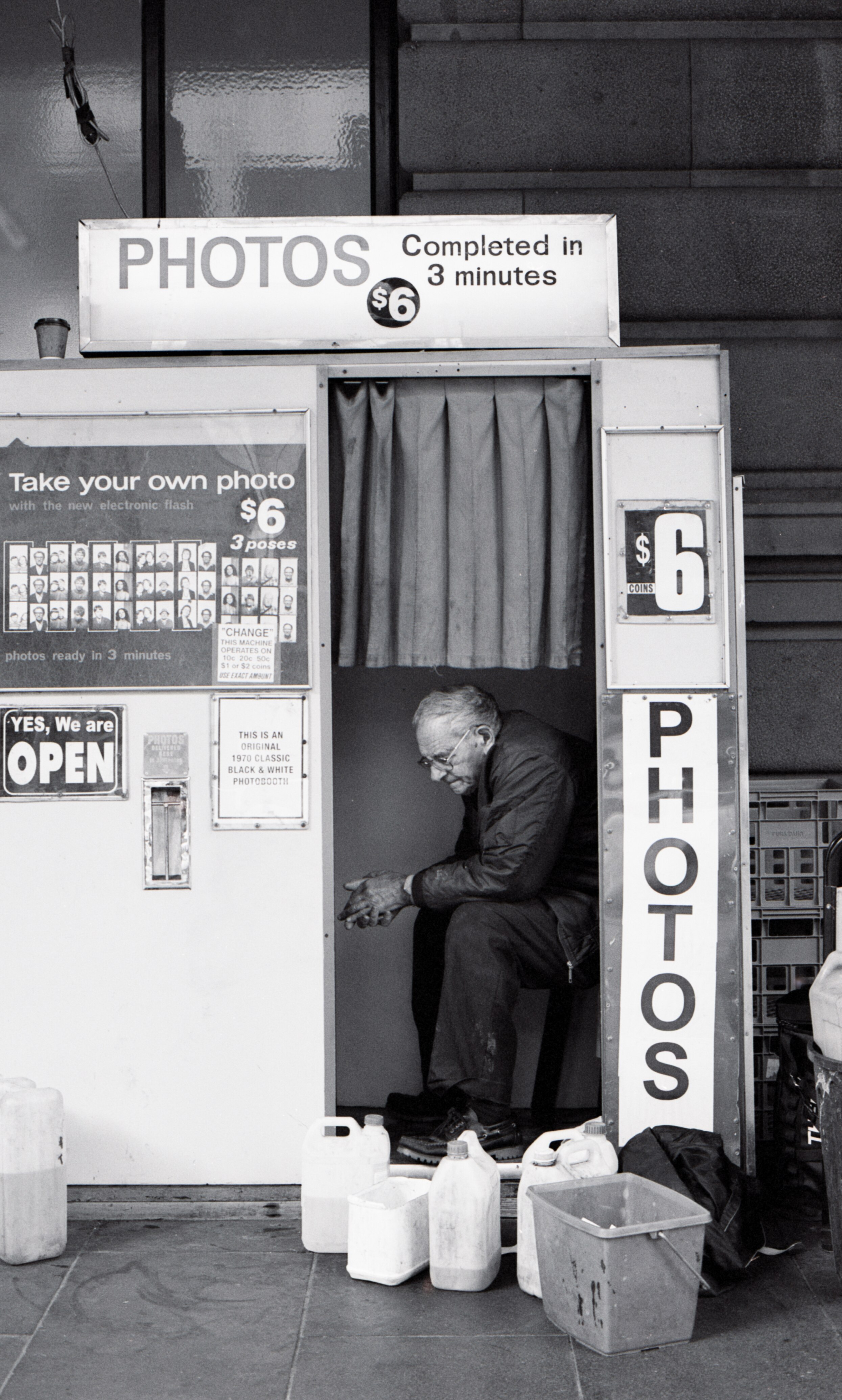 Flinders Street photo booth operator Alan Adler dies, aged 92 - ABC News