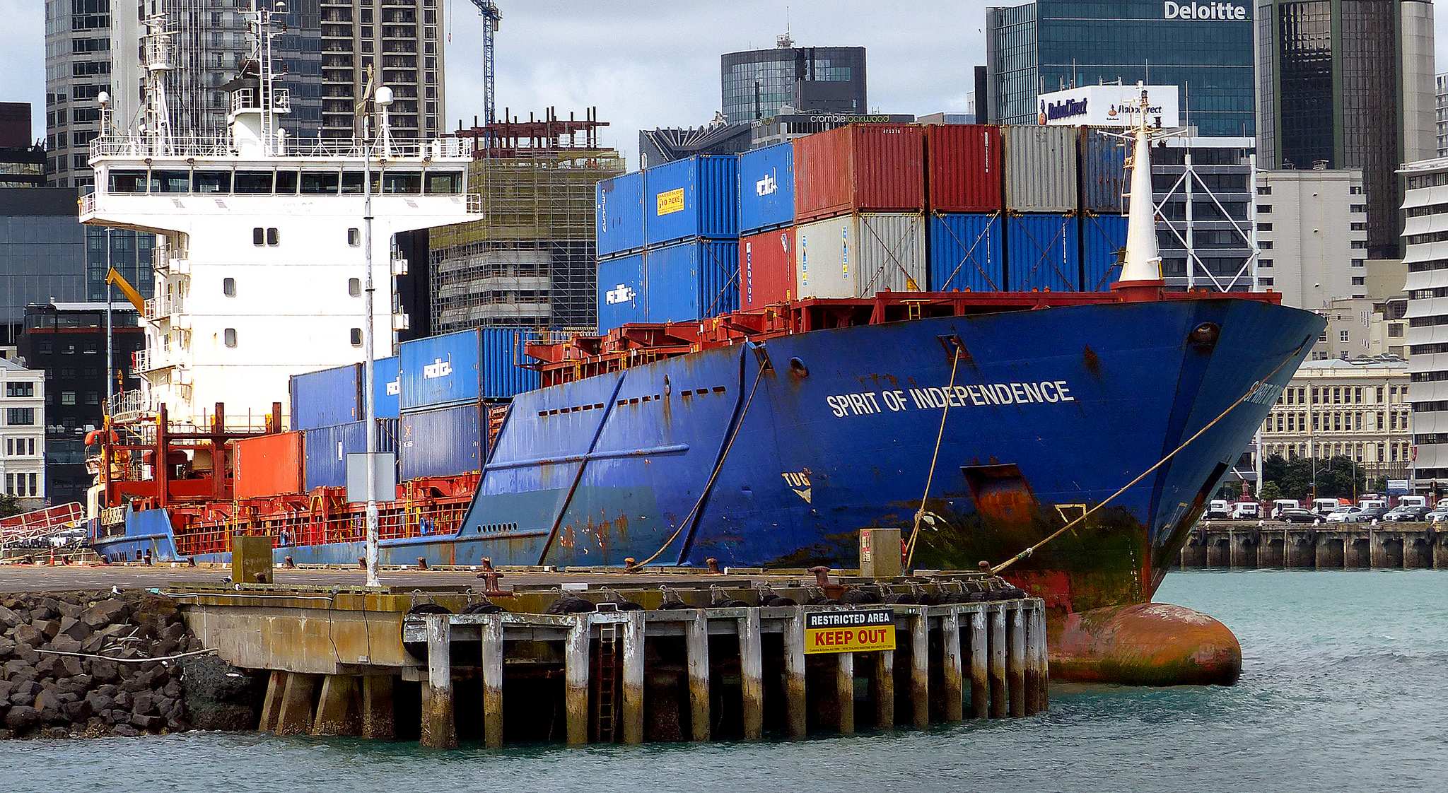 Ships dumping rubbish in Australian waters, warn industry insiders ...