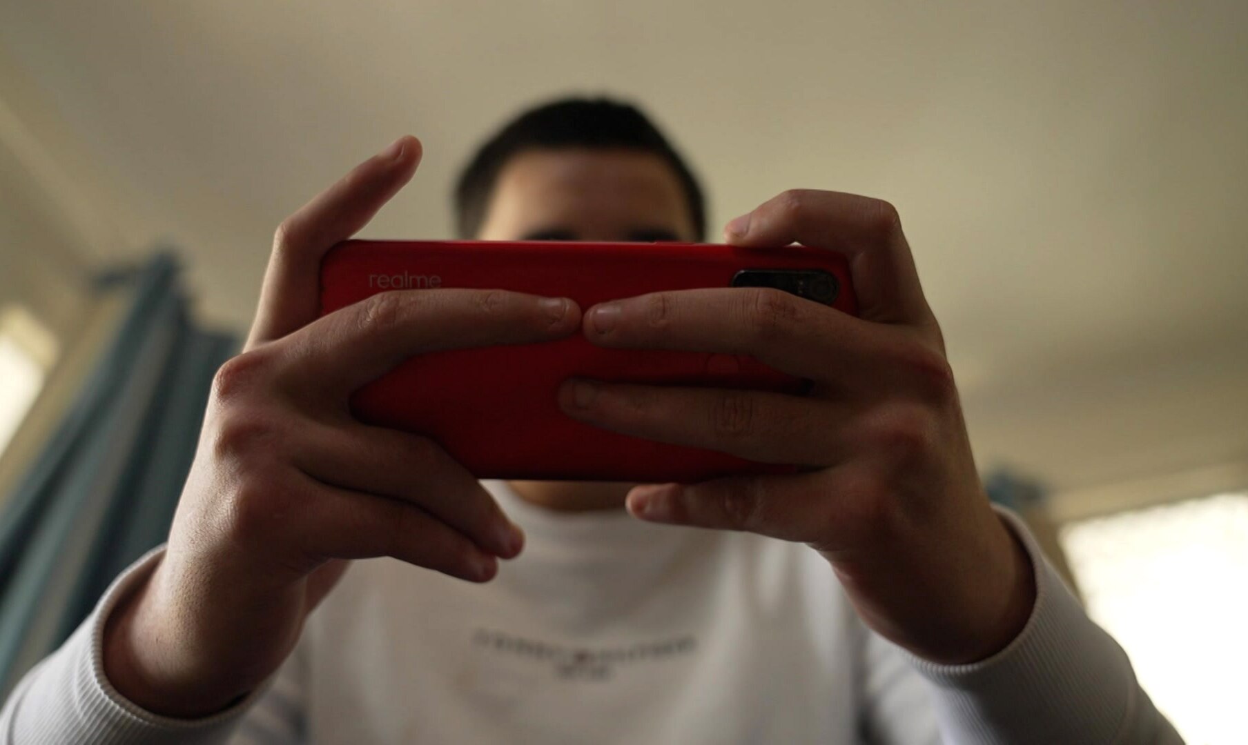 Mobile phones could be confiscated from immigration detainees under new ...