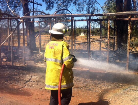 Crews battle to control bushfire near Perth - ABC News